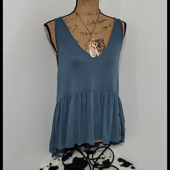 Raggs to Riches | Tops | Rags To Richesvneck Sleeveless Swing Topmed ...